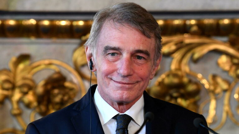 E' morto David Sassoli, ex volto del Tg1 e presidente del Parlamento ...