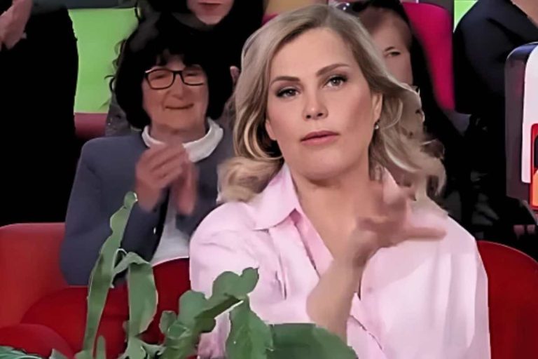 Cos'è successo a Simona Ventura? La paralisi facciale e la diretta con ...