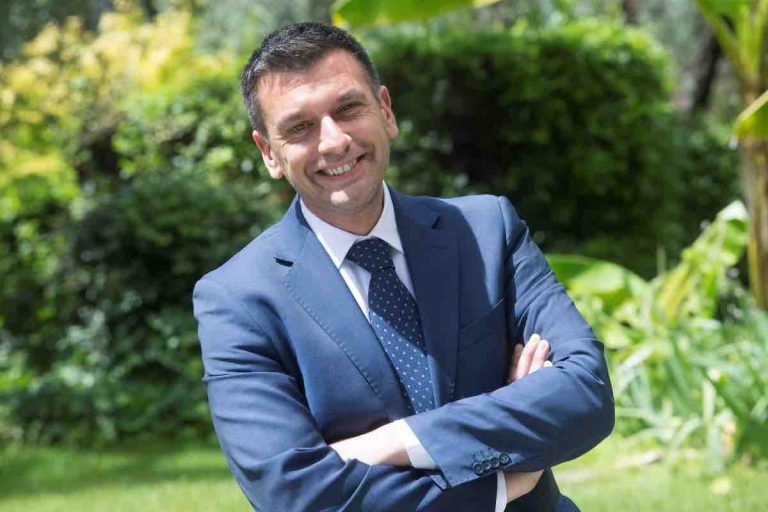 Roberto Poletti è sposato? Ha figli? Curiosità sulla vita privata del ...