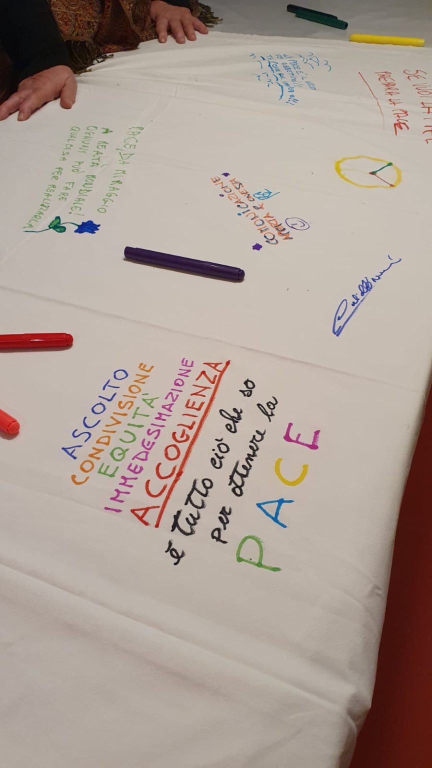 Moira Lena Tassi: un immenso viaggio di pace attraverso l'arte